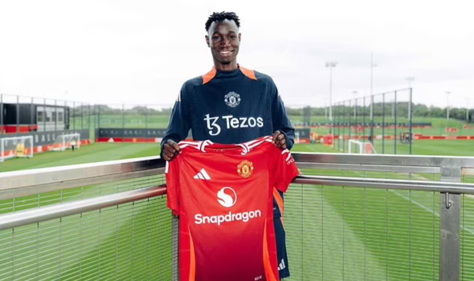 Manchester United announce signing of Mali talent Sekou Kone ...